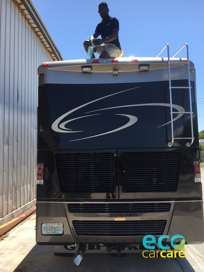 RV Detailing Florida - Mobile RV Detailing 30 - 40ft | Call (954) 944-2906